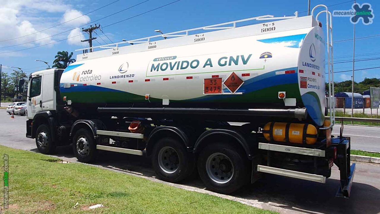 Pernambuco larga na frente com primeiro caminhão diesel-GNV da região ...