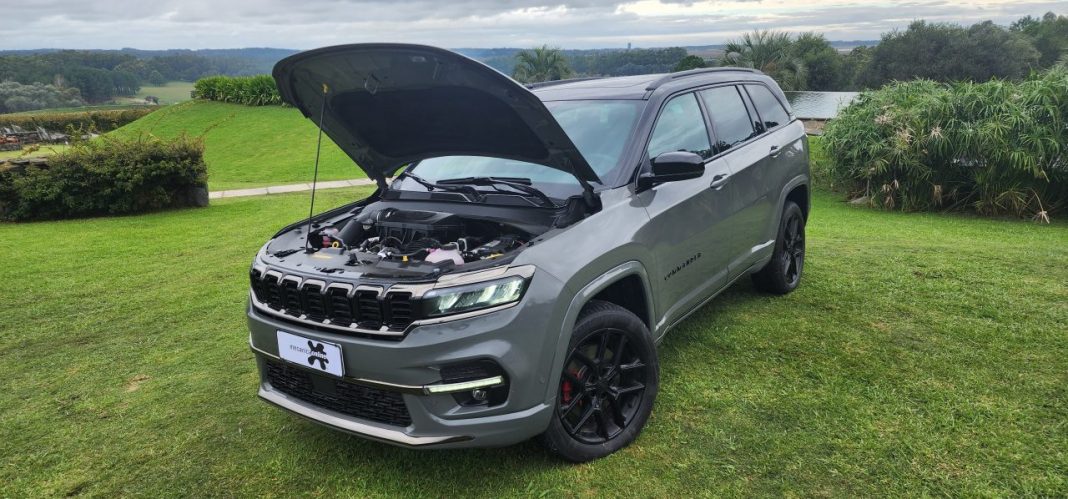 Commander 2025 ganha versão esportiva Blackhawk com motor de 272 cv | Mecânica Online®| 25 anos ...