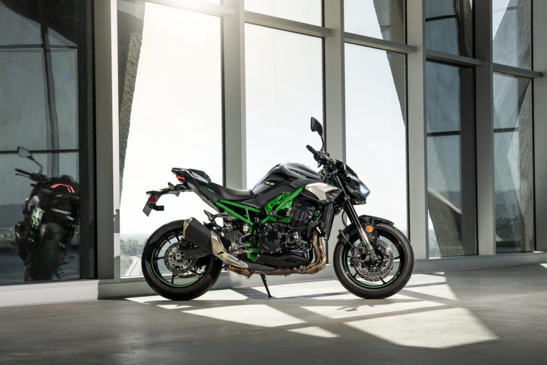 Kawasaki Z900 2025 chega ao Brasil com mais tecnologia, desempenho ...