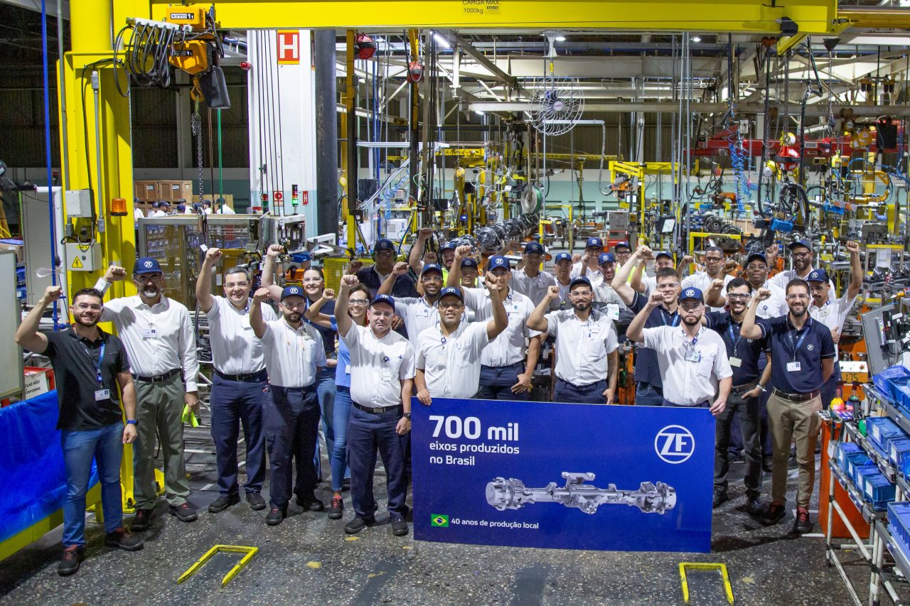 ZF celebra 700 mil eixos produzidos no Brasil e reforça liderança com ...