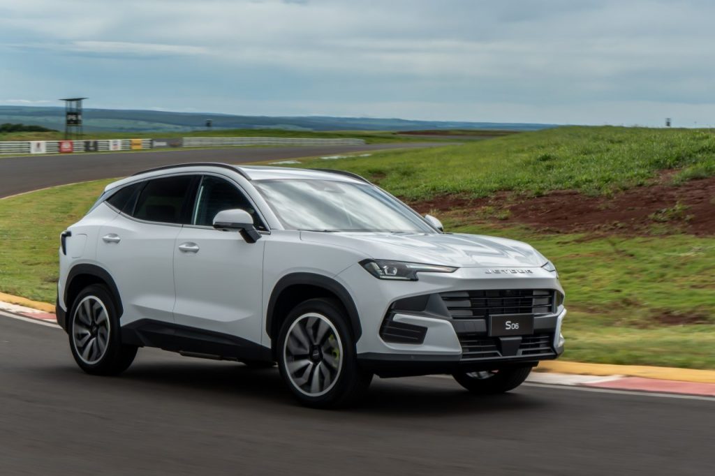Jetour estreia no Brasil com SUVs híbridos e aposta em produção local ...
